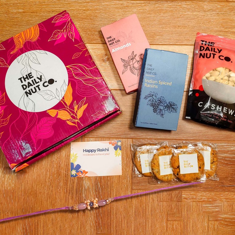 The Daily Nut Co.: Snack Oasis Gift Box